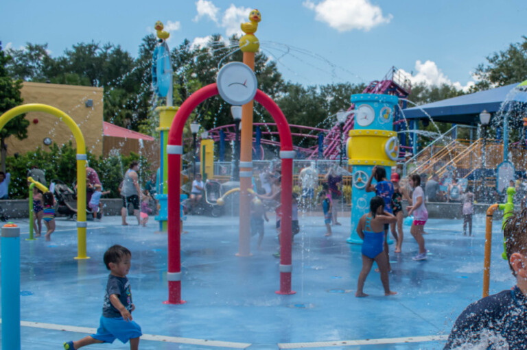 Cantora Thaeme Mariôto dá dicas de como aproveitar o SeaWorld